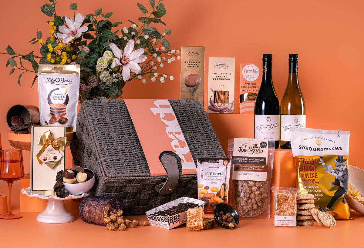 The Deluxe Collection Personalised Hamper – Peach Hampers